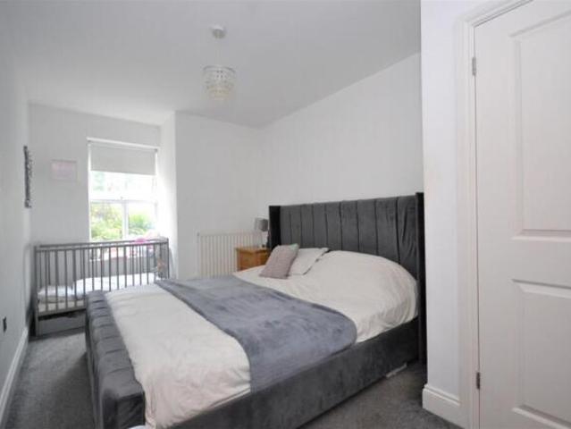 2 bedroom flat for rent in Plaistow Lane Bromley BR1