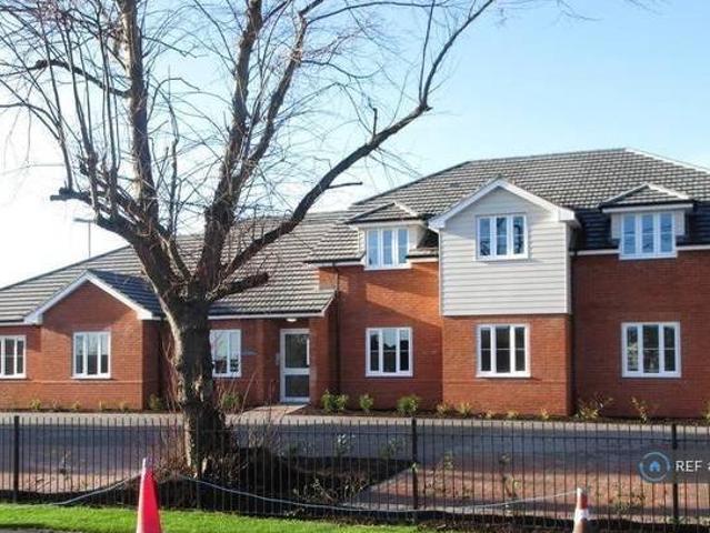 2 bedroom flat for rent in Plumberow Avenue Hockley SS5