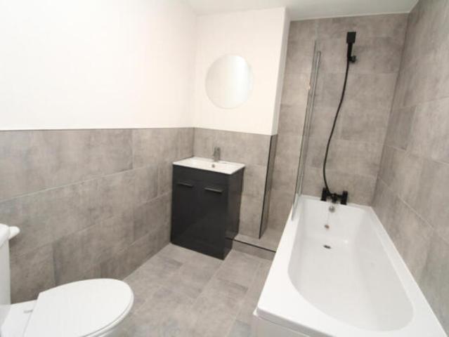 2 bedroom flat for rent in Plumstead Common Road, Plumstead, SE18