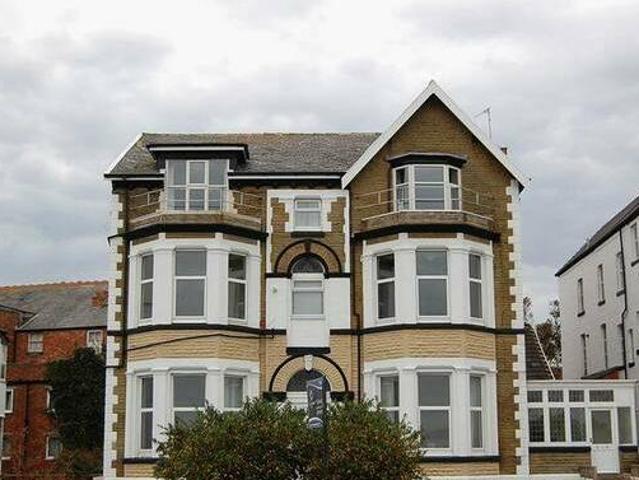 2 bedroom flat for rent in Promenade Southport PR9