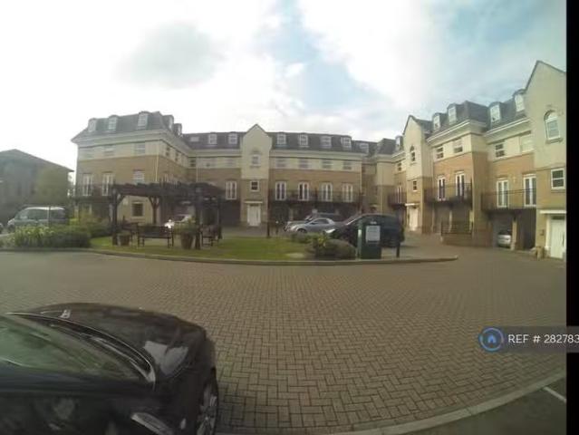 2 bedroom flat for rent in Prospect Place, Old Woking, Woking.