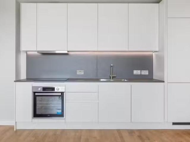2 bedroom flat for rent in Premier House, Canning Road, HA3