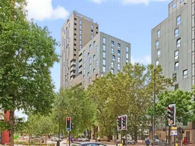 2 bedroom flat for rent in Prestons Road, London, E14