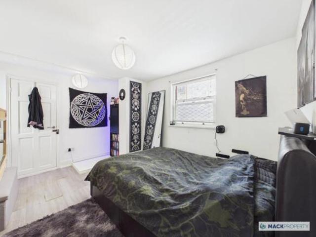 2 bedroom flat for rent in Prestbury Road, Cheltenham, GL52