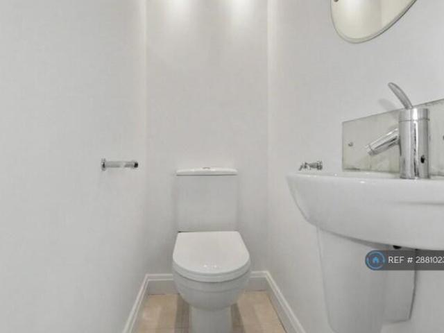 2 bedroom flat for rent in Prince Albert Road, London, NW8