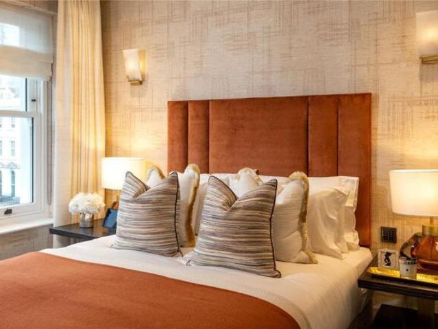 2 bedroom flat for rent in Prince Of Wales Terrace, Kensington, London, W8