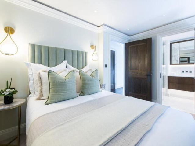 2 bedroom flat for rent in Prince Of Wales Terrace, Kensington, London, W8