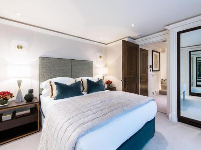 2 bedroom flat for rent in Prince Of Wales Terrace, Kensington, London, W8