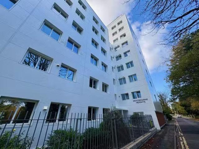 2 bedroom flat for rent in Princes Of Wales Road, Westbourne.