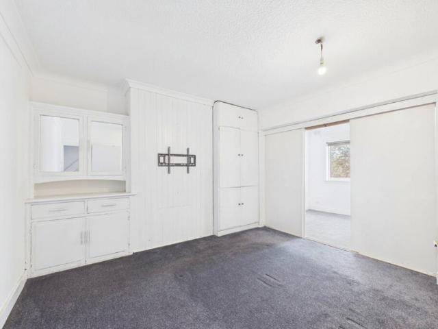 2 bedroom flat for rent in Princes Avenue, Greenford, UB6