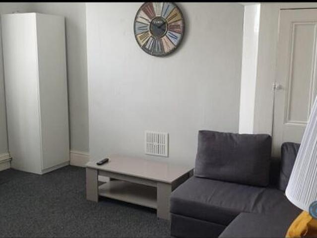 2 bedroom flat for rent in Princes Avenue, Hull, HU5