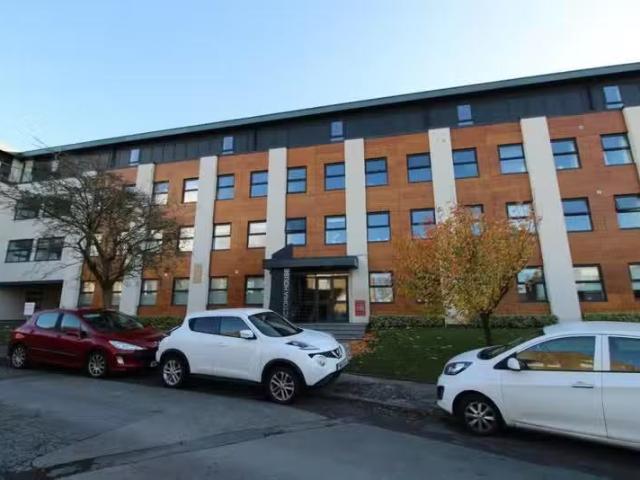 2 bedroom flat for rent in Princes Road, Ferndown, Dorset, BH22