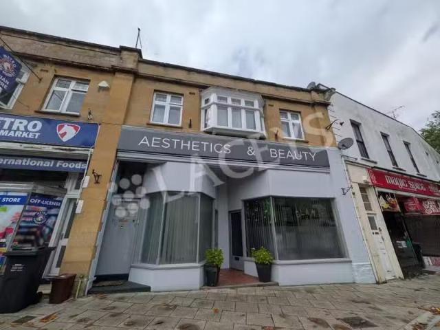 2 bedroom flat for rent in Princes Street, Yeovil, BA20 1EE, B.