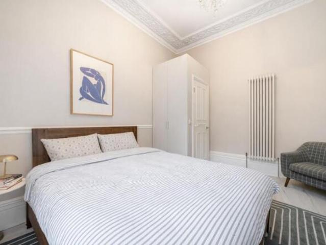 2 bedroom flat for rent in Princes Square London W2