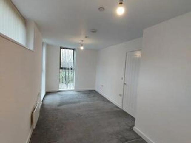 2 bedroom flat for rent in Princess Road, Manchester, Greater Manchester, M14