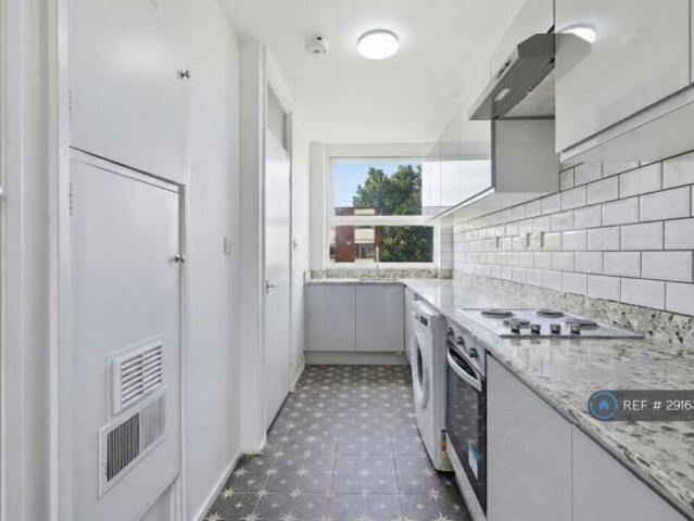2 bedroom flat for rent in Priory Court, London, E9