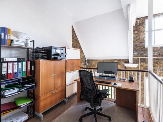 2 bedroom flat for rent in Priory Grove, London, SW8