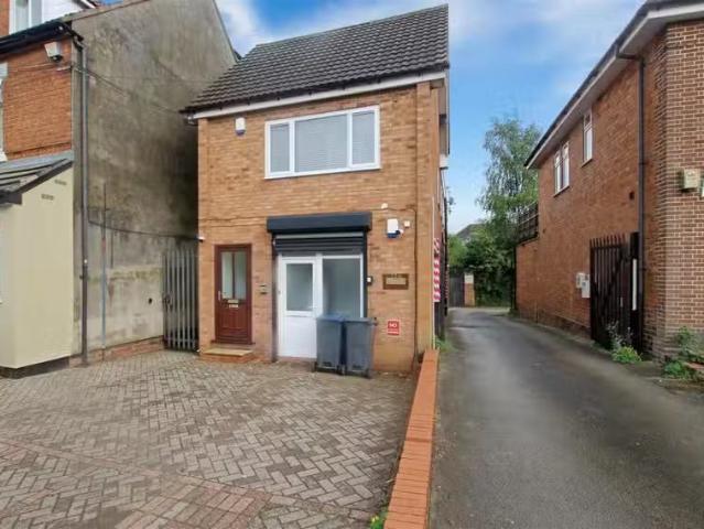 2 bedroom flat for rent in Priory Road, Hall Green, Birmingham.