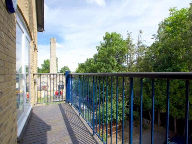 2 bedroom flat for rent in Pump House Close, Bromley, BR2