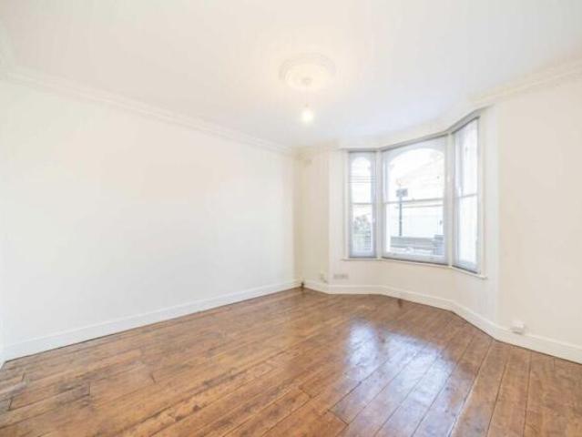 2 bedroom flat for rent in Pulross Road, Stockwell, SW9