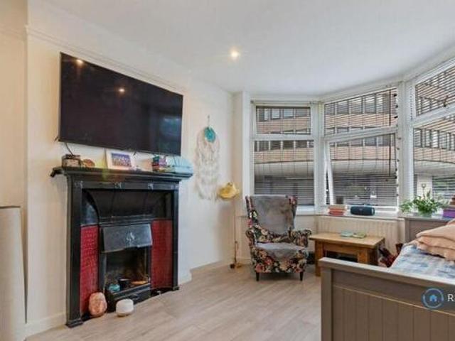 2 Bedroom Flat For Rent In Purley