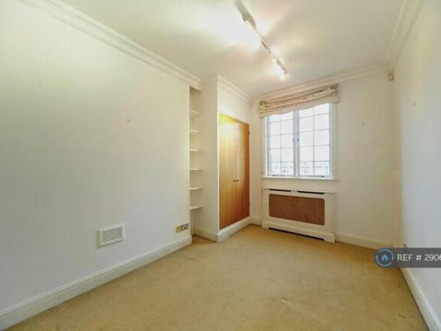 2 bedroom flat for rent in Putney Hill, London, SW15
