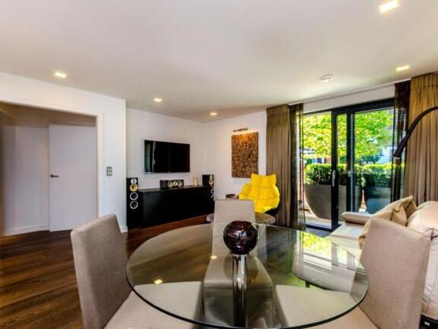 2 bedroom flat for rent in Putney Hill, Putney, London, SW15
