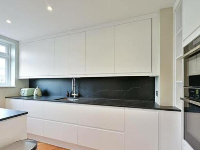 2 Bedroom Flat For Rent In Putney, London
