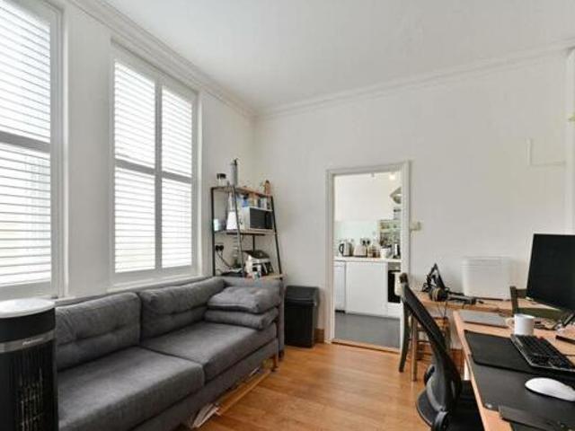 2 Bedroom Flat For Rent In Putney, London