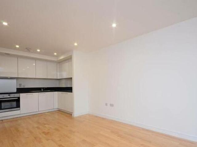2 Bedroom Flat For Rent In Putney, London