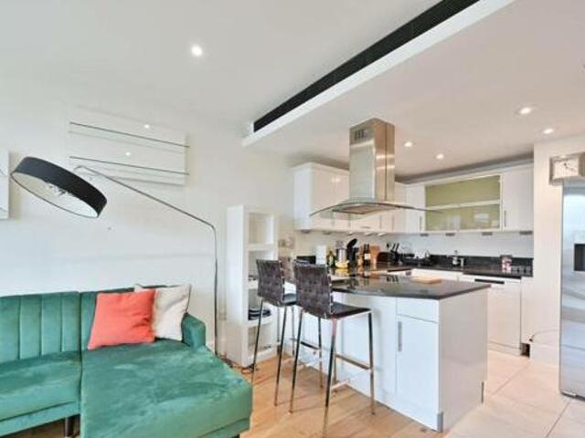 2 Bedroom Flat For Rent In Putney, London