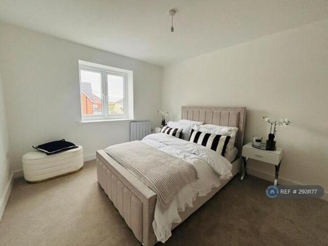 2 bedroom flat for rent in Pye Bridge Close, Liverpool, L31