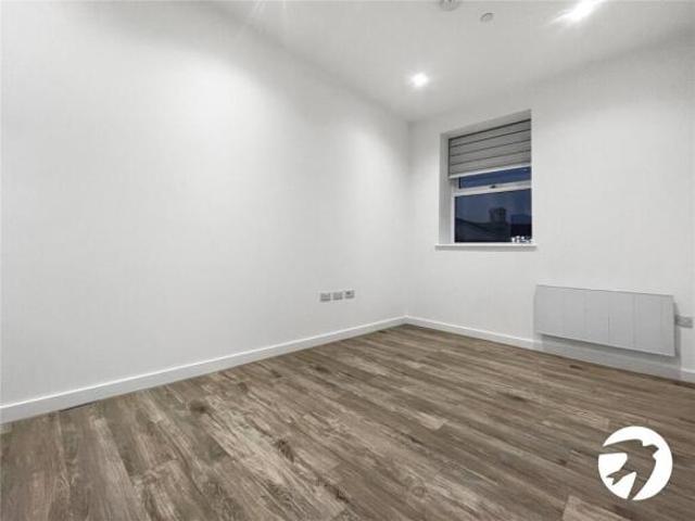2 bedroom flat for rent in Quayside, Chatham Maritime, Chatham, Kent, ME4
