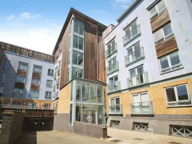 2 bedroom flat for rent in Quayside Drive, Colchester, CO2