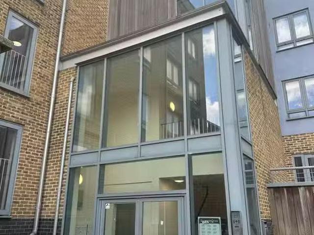 2 bedroom flat for rent in Quayside Drive, Colchester, Esinter.
