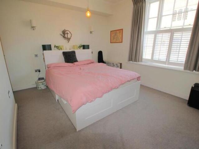 2 bedroom flat for rent in Quarry Street, Guildford, GU1