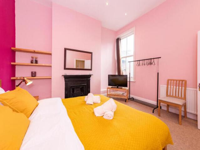 2 bedroom flat for rent in Queen Victoria Street, Reading, RG1