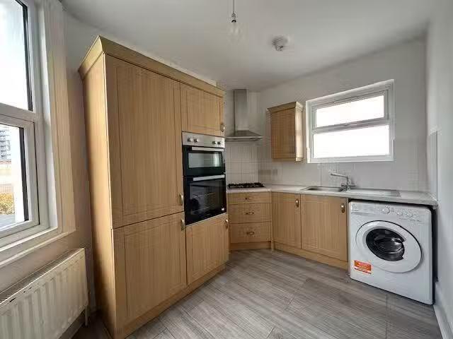 2 bedroom flat for rent in Queen Anne Avenue, Bromley, BR2 0SB.