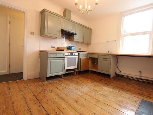 2 bedroom flat for rent in Queen Annes Place, Enfield, EN1