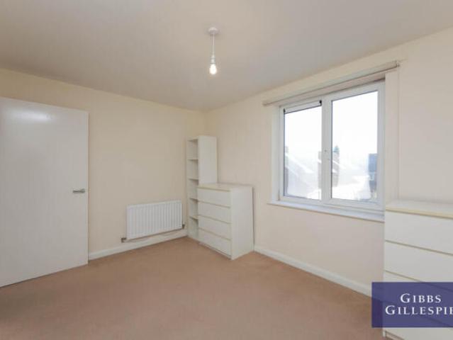 2 bedroom flat for rent in Queen Marys Avenue, Watford, Hertfordshire, WD18