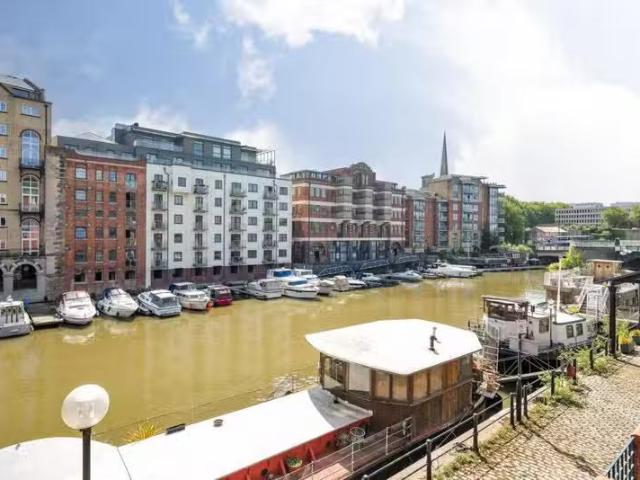 2 bedroom flat for rent in Queen Quay, City Centre, BS1
