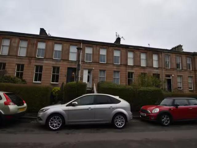 2 bedroom flat for rent in Queen Square, Strathbungo, G41