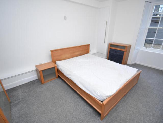 2 bedroom flat for rent in Queen Square, Strathbungo, G41