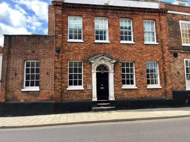 2 bedroom flat for rent in Queen Street, Colchester, CO1