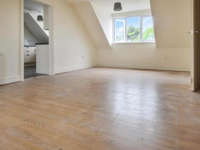 2 bedroom flat for rent in Queen Street, Ashford, TN23