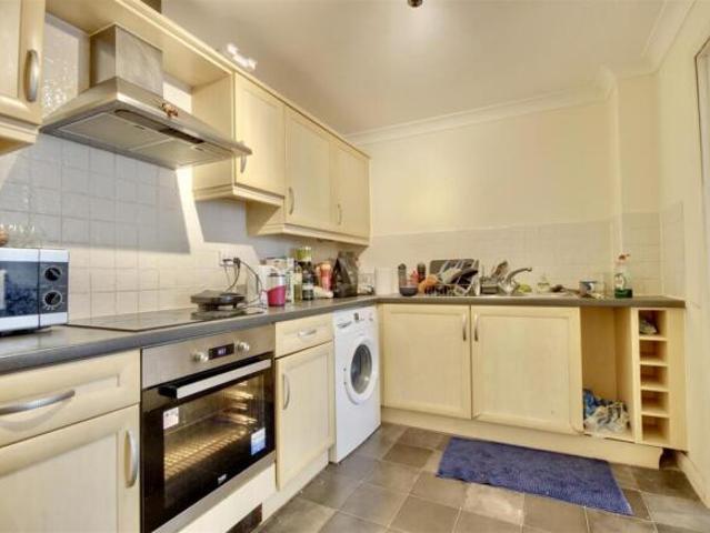 2 bedroom flat for rent in Queen Street, Portsmouth, PO1