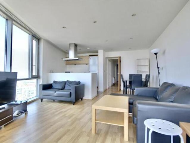 2 bedroom flat for rent in Queen Street, Portsmouth, PO1