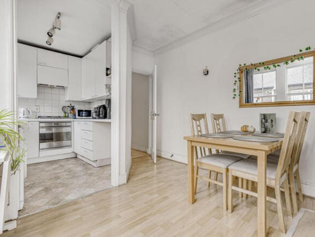 2 bedroom flat for rent in Queenstown Road, Diamond Conservation Area, SW8