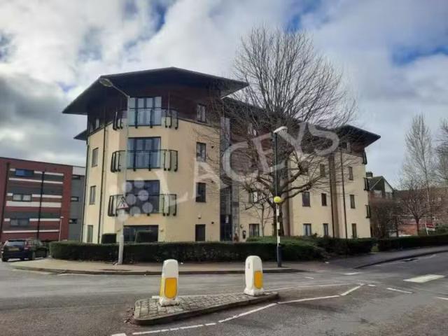 2 bedroom flat for rent in Queensway Court, Queensway Place, Y.