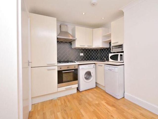 2 bedroom flat for rent in Queensway, Bayswater W2